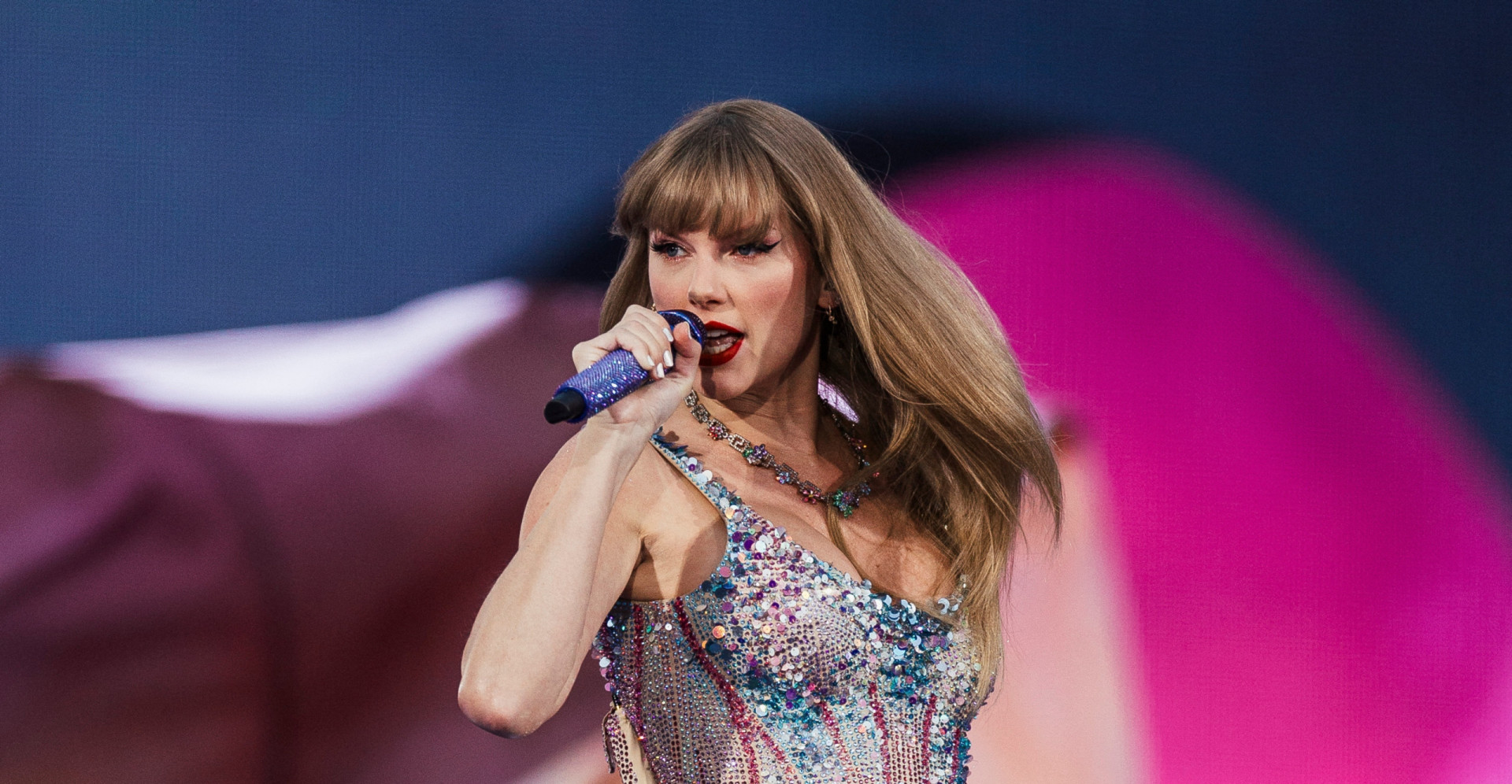 All the records broken by Taylor Swift