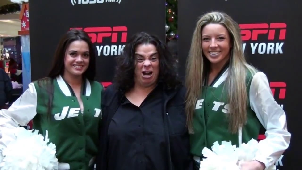 Comedian pranks unsuspecting mall shoppers with hidden cameras