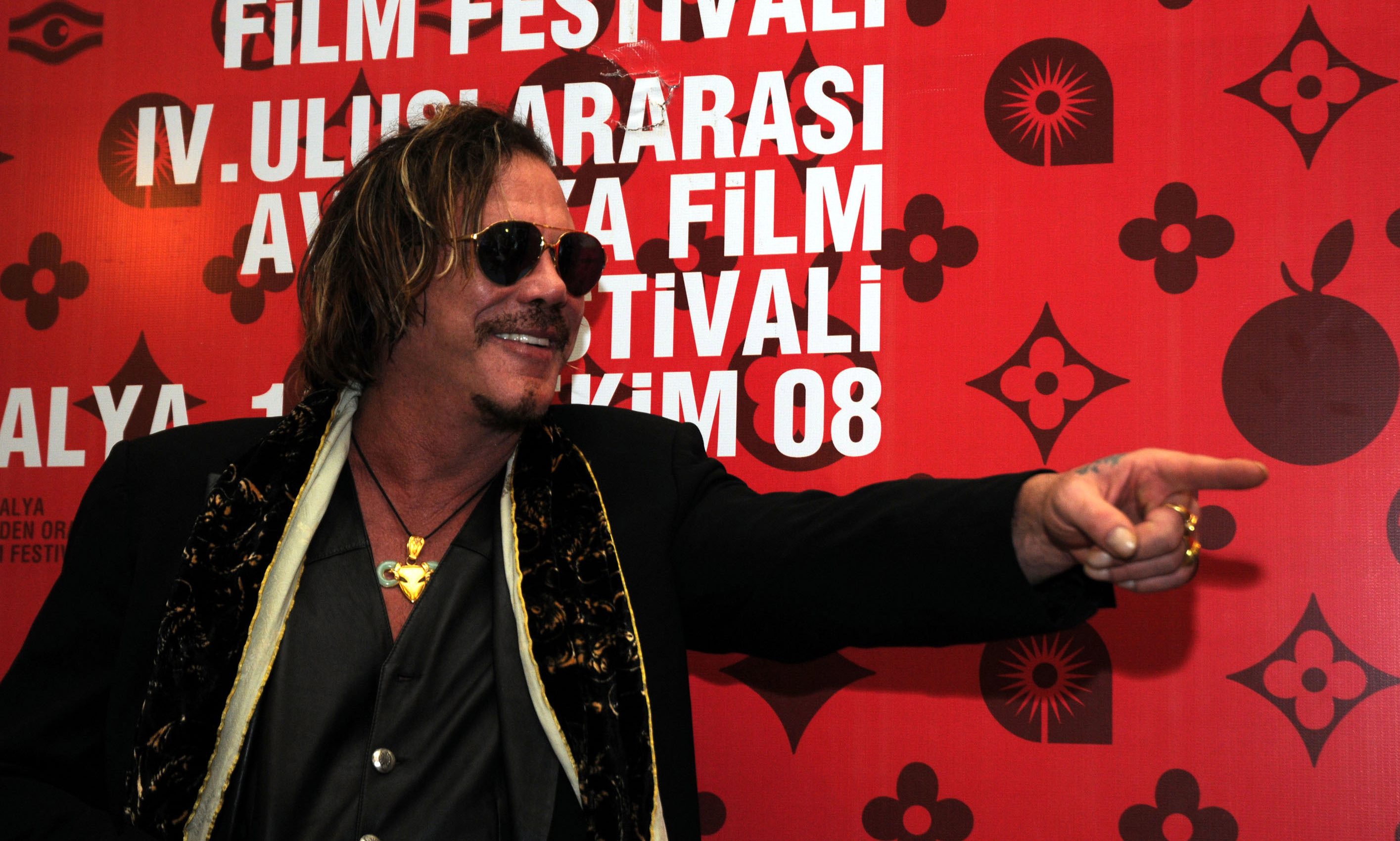 Actor Mickey Rourke surrenders shotgun to LA County Sheriff's Department