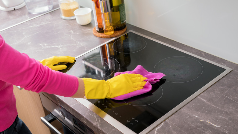 Clean your glass cooktop so it shines like new with this grease-cutting ...