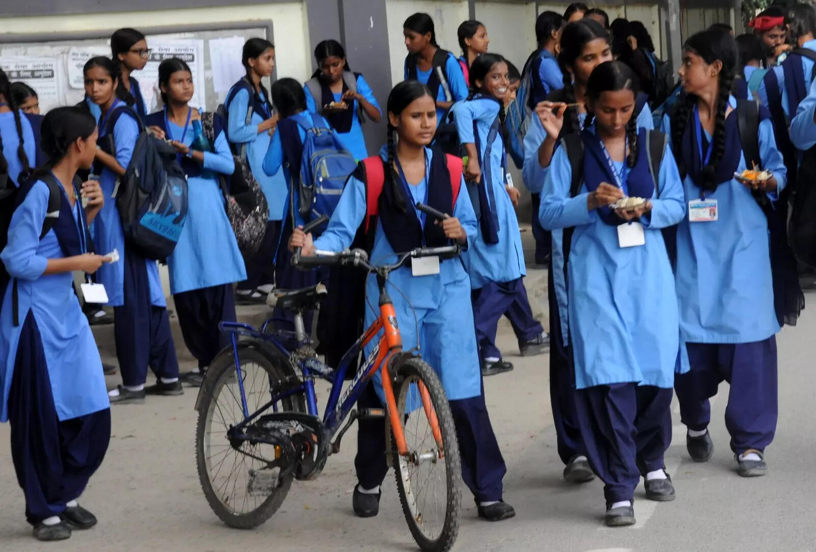 Govt announces admissions for OBC girls in high schools for new session