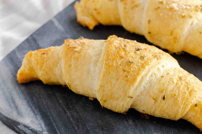 Garlic crescent rolls