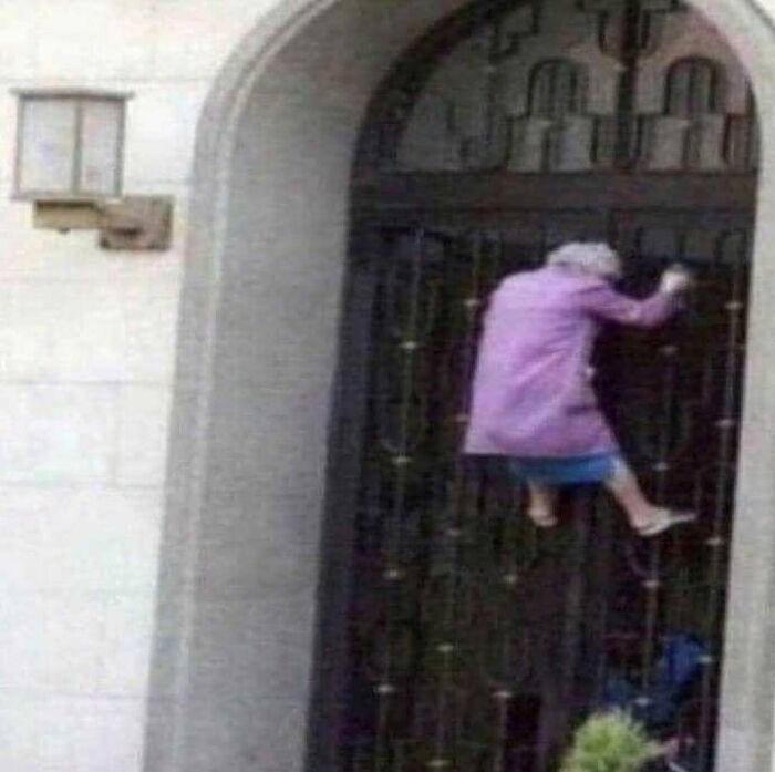 That's odd: 30 eerie photos that are hard to explain