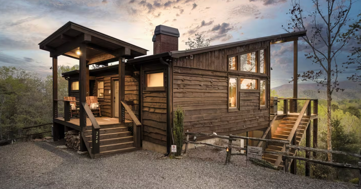 The Coziest Cabin in Georgia? This Airbnb's Hot Tub Say Yes