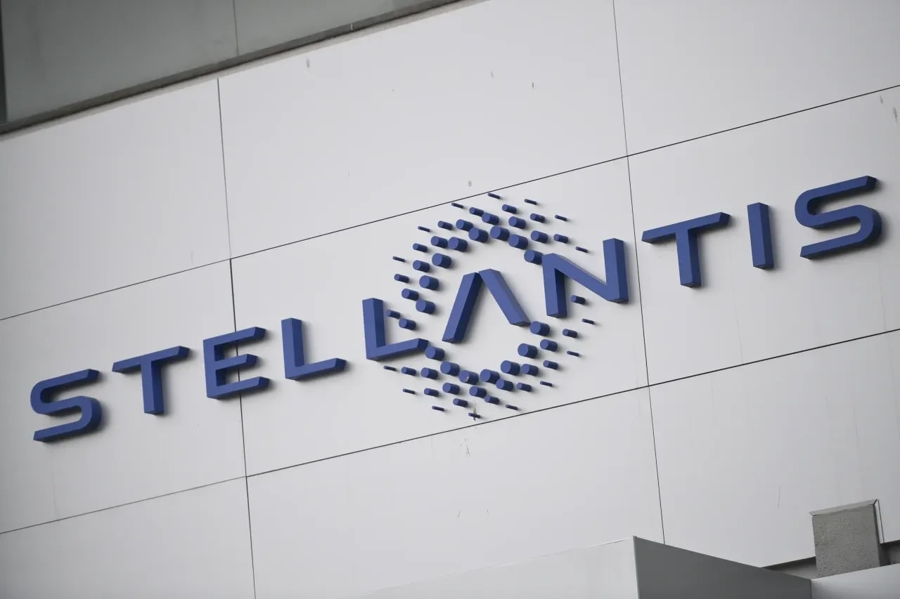 Stellantis stock drops as it reportedly scraps Jeep and Chrysler plug ...