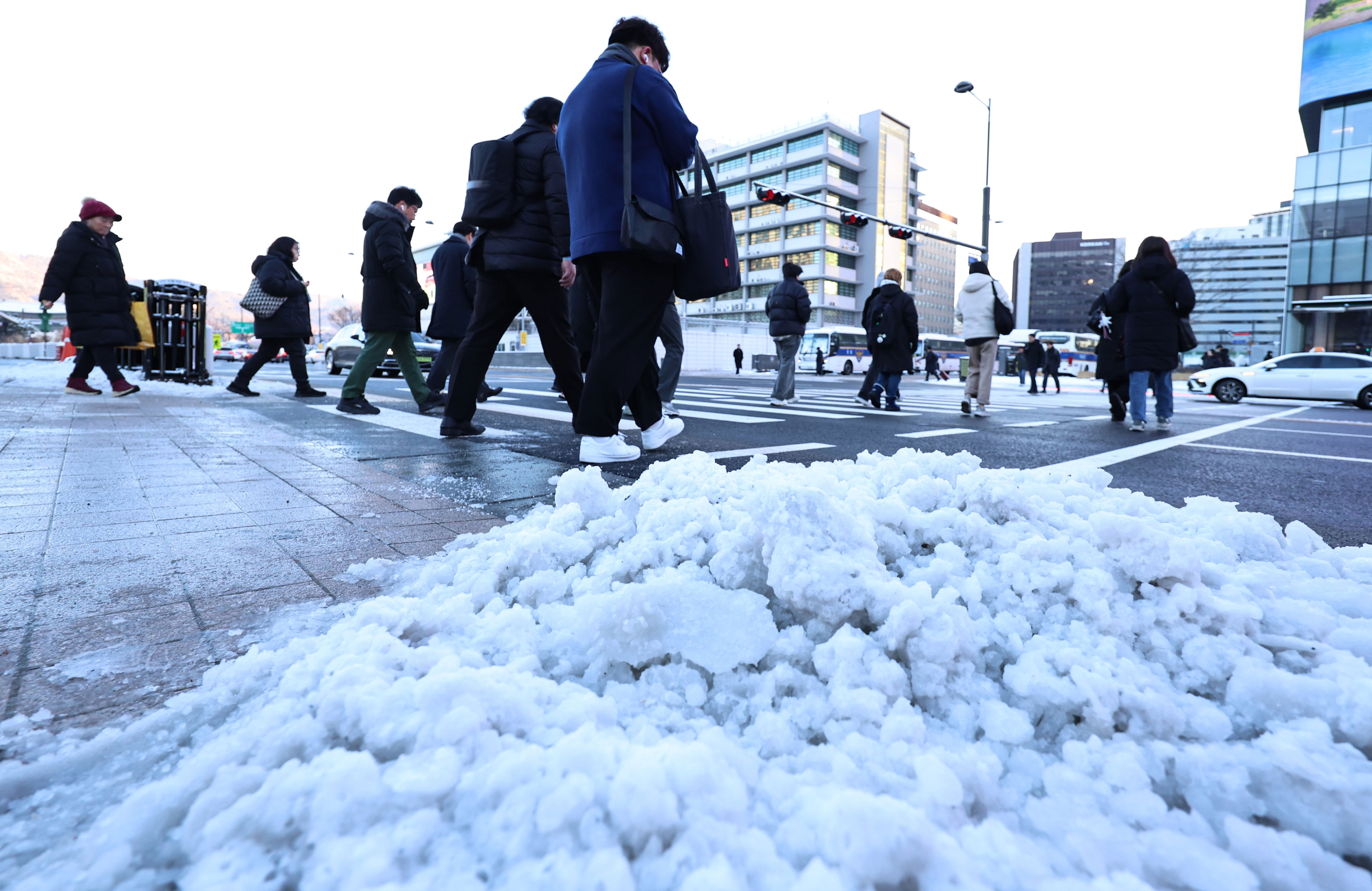 Heavy snowfall warning: 20cm for Honam, Gangwon