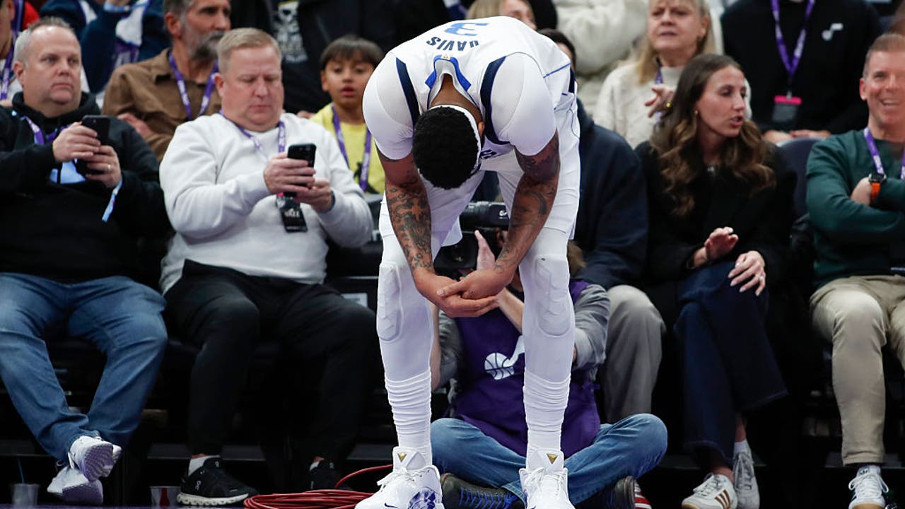 Anthony Davis hand injury could cost Mavs big man several months