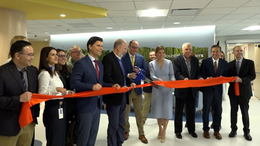 WVU Medicine Golisano Children’s cuts ribbon on new outpatient clinic