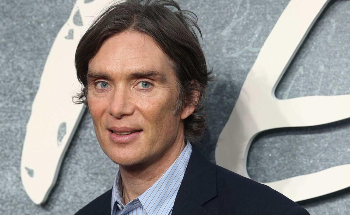 Offline by choice: 10 celebrities who avoid social media
