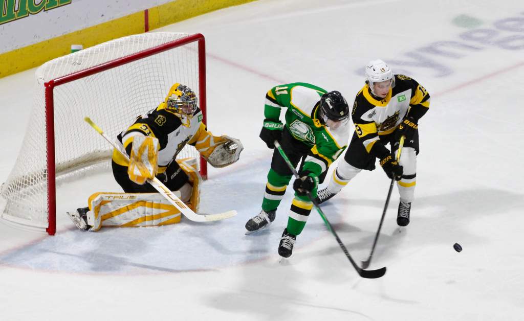 Big 2nd period leads Brantford Bulldogs past London Knights to 4-1 victory