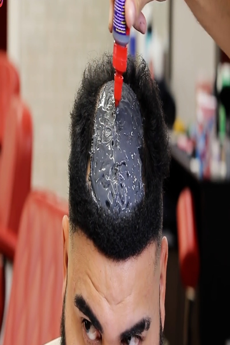 Erkek örgüleriyle güveni yeniden tanımlayan berber