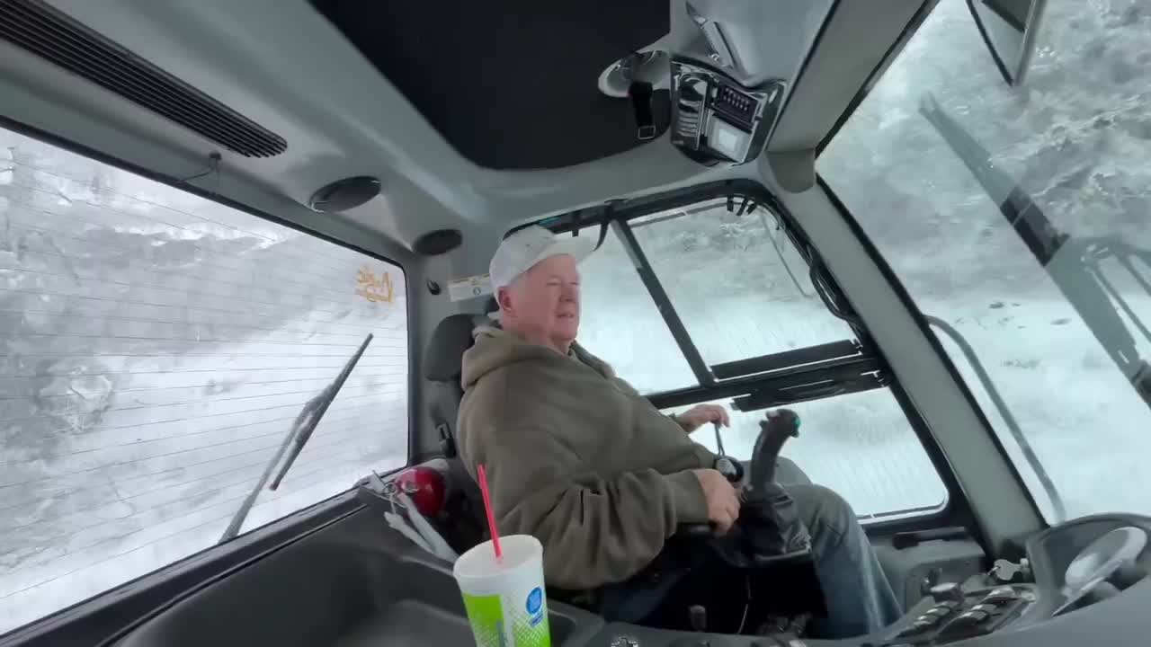 Magic Mountain still waiting to open: Snow shortage delays ski season