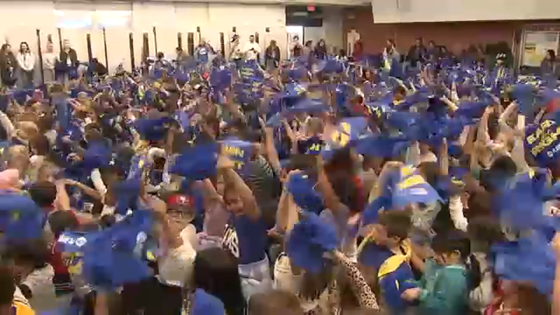 Los Angeles Rams hand out 40,000 rally towels to LA schoolchildren ...