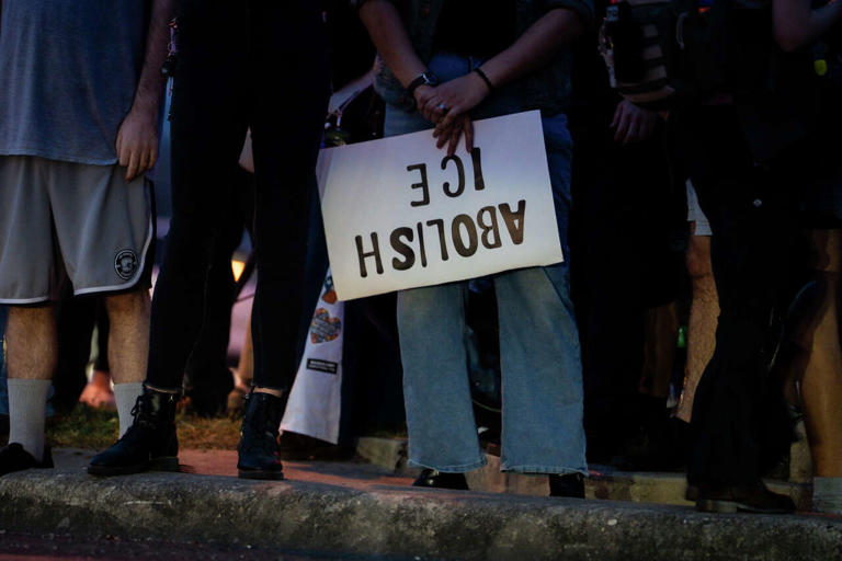 Live updates: Austin anti-ICE protests continue Friday, days after ...