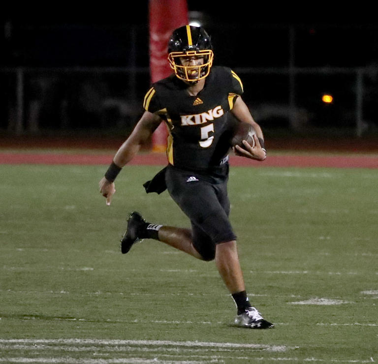 Oregon QB Dante Moore was a former high school star at Detroit King