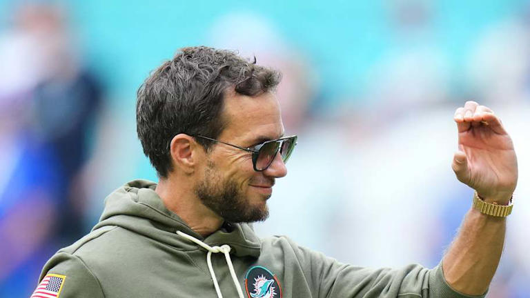 Former Dolphins HC Mike McDaniel may not have to settle for an OC job ...