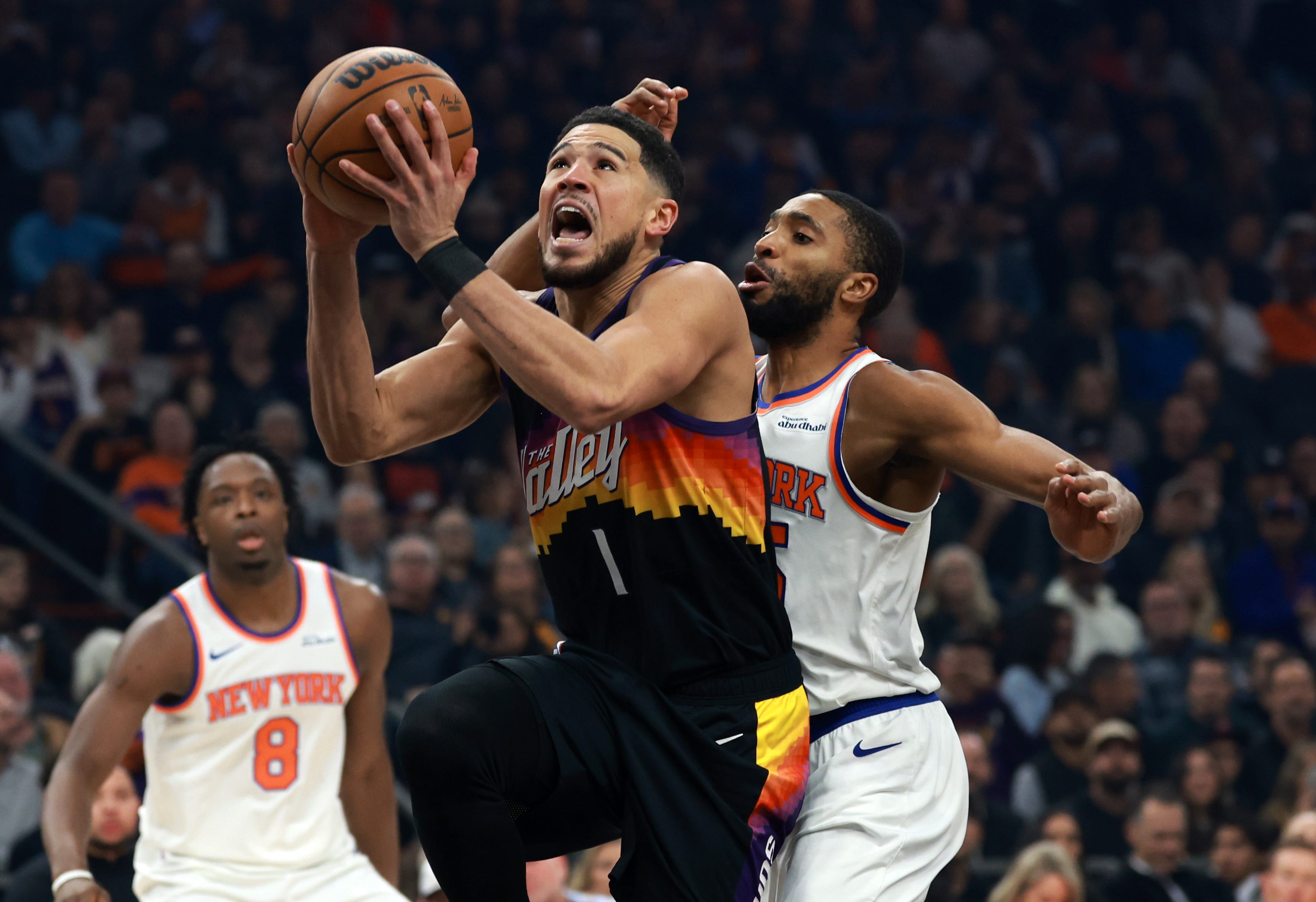 Phoenix Suns survive, pull out narrow win over New York Knicks