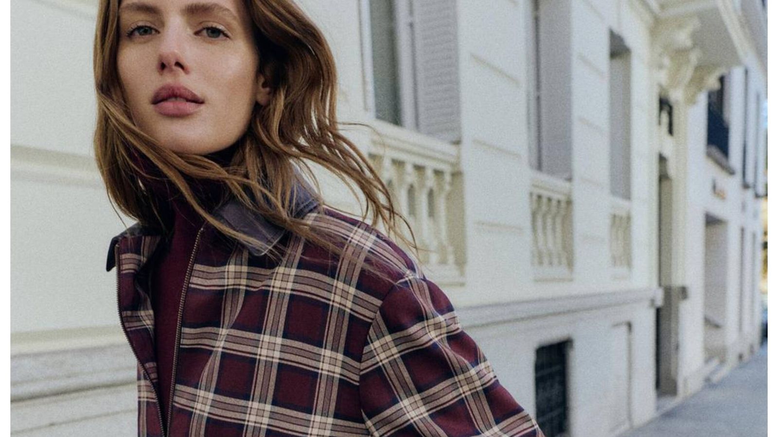 Zara ha rebajado la prenda de abrigo que nunca pasa de moda y que ...