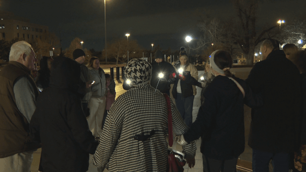 Oklahomans rally at Capitol demanding justice for Renee Good, killed by ...
