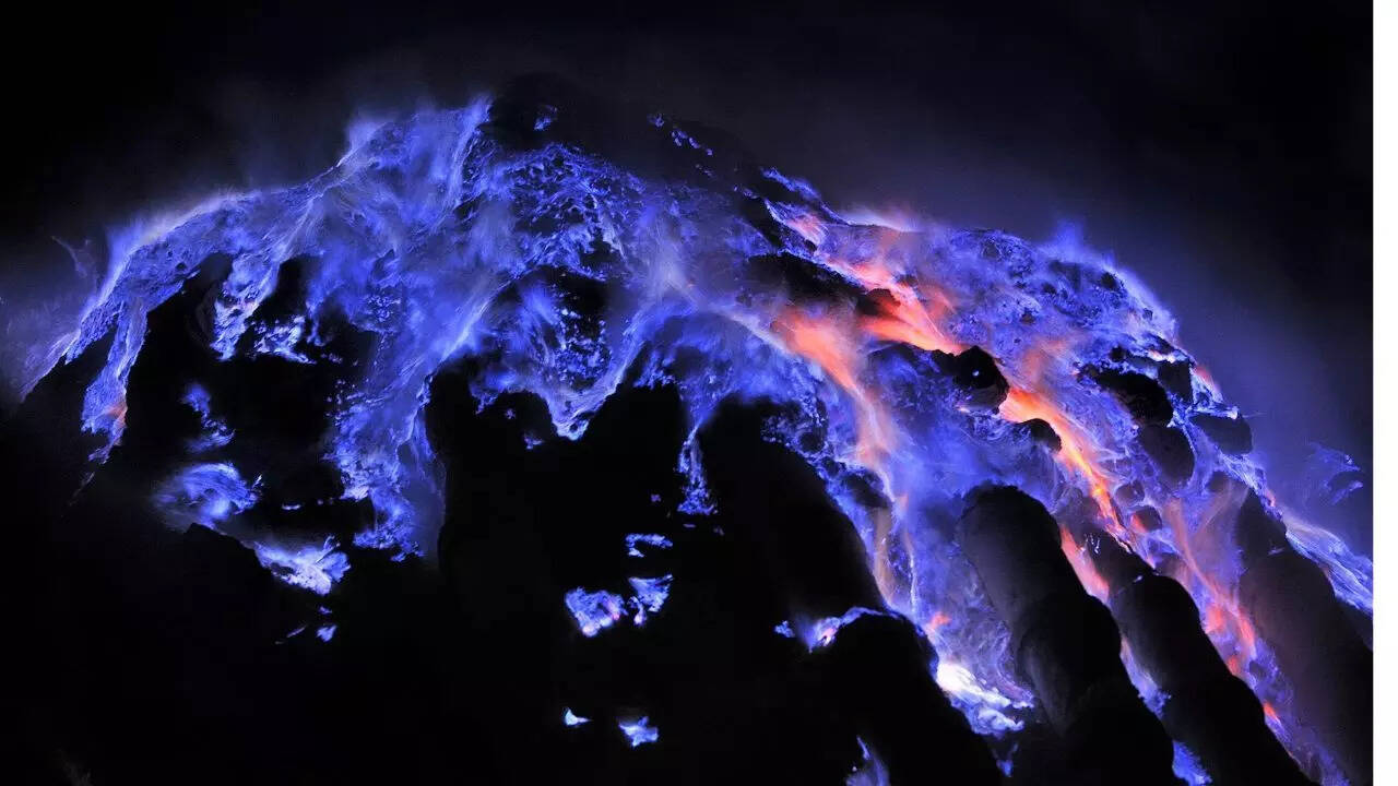 This volcano’s lava isn’t red! It’s electric blue: Here’s the science ...