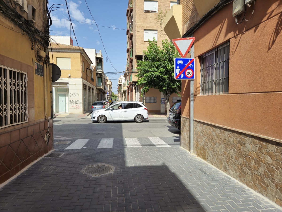 El Barrio del Progreso de Murcia estrena aceras y mejoras en la parada ...