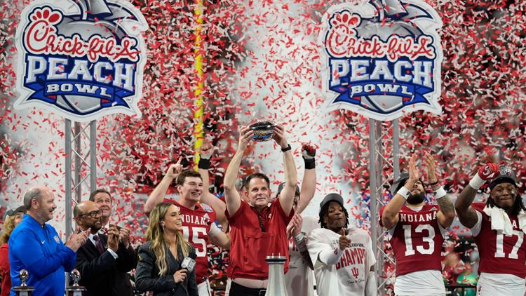 Mendoza tosses 5 TDs as Indiana dominates Oregon 56-22 and advances to ...