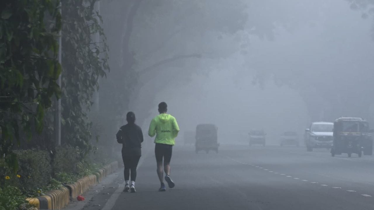 Delhi chills intensify: AQI remains 'hazardous'; flights delayed