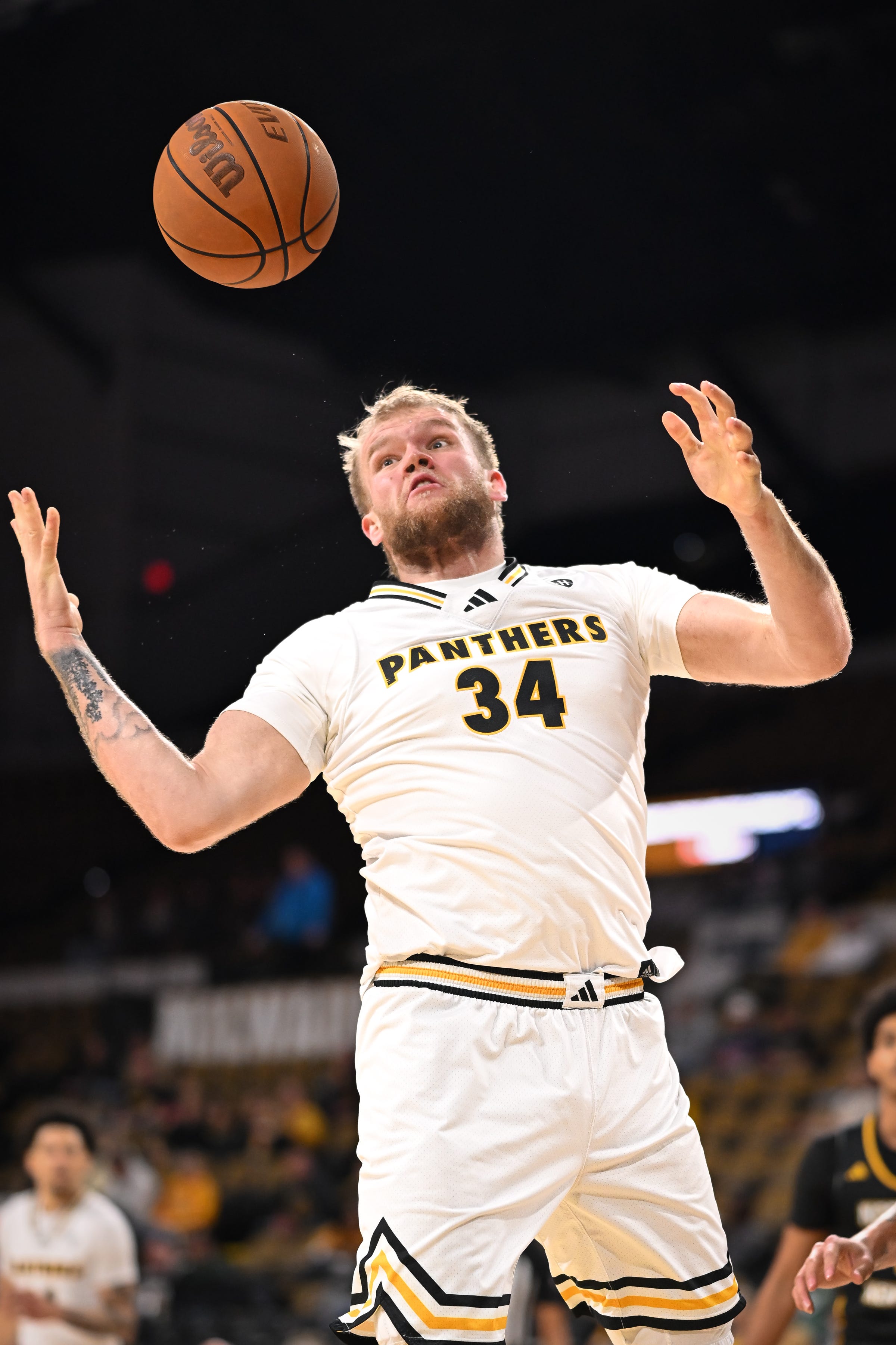 UWM again suffers frustrating loss to Oakland, this time fueled by ...