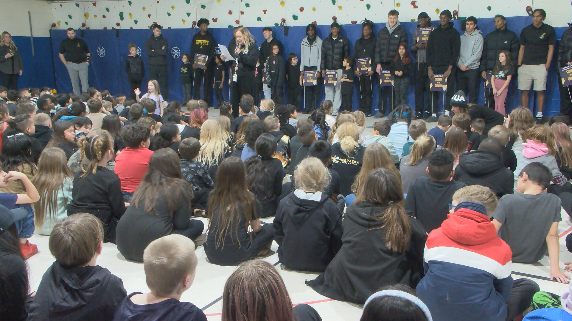 North Platte Community College basketball team visits Jefferson Elementary