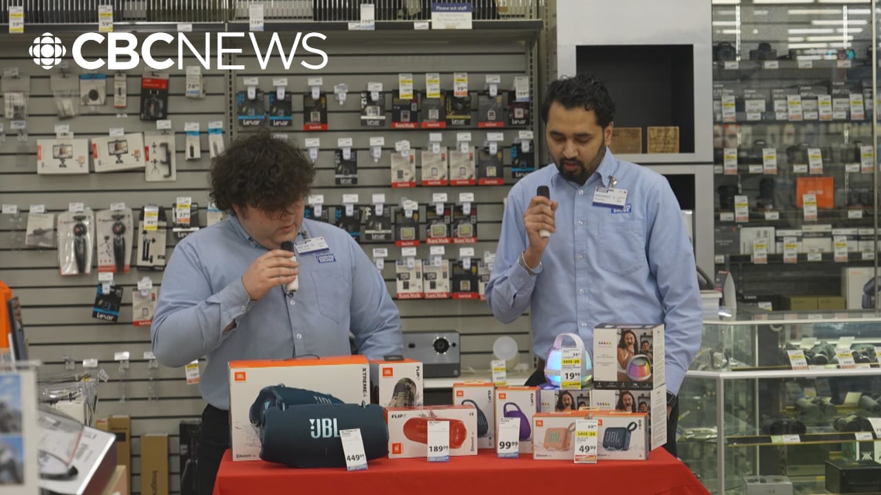 Singing co-workers go viral after shopper captures karaoke stunt, posts ...
