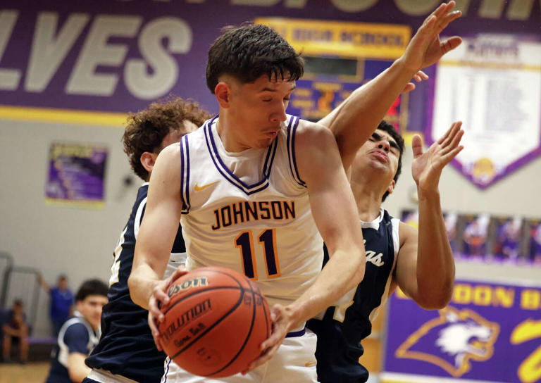 Photos: Hot shooting leads Alexander past LBJ