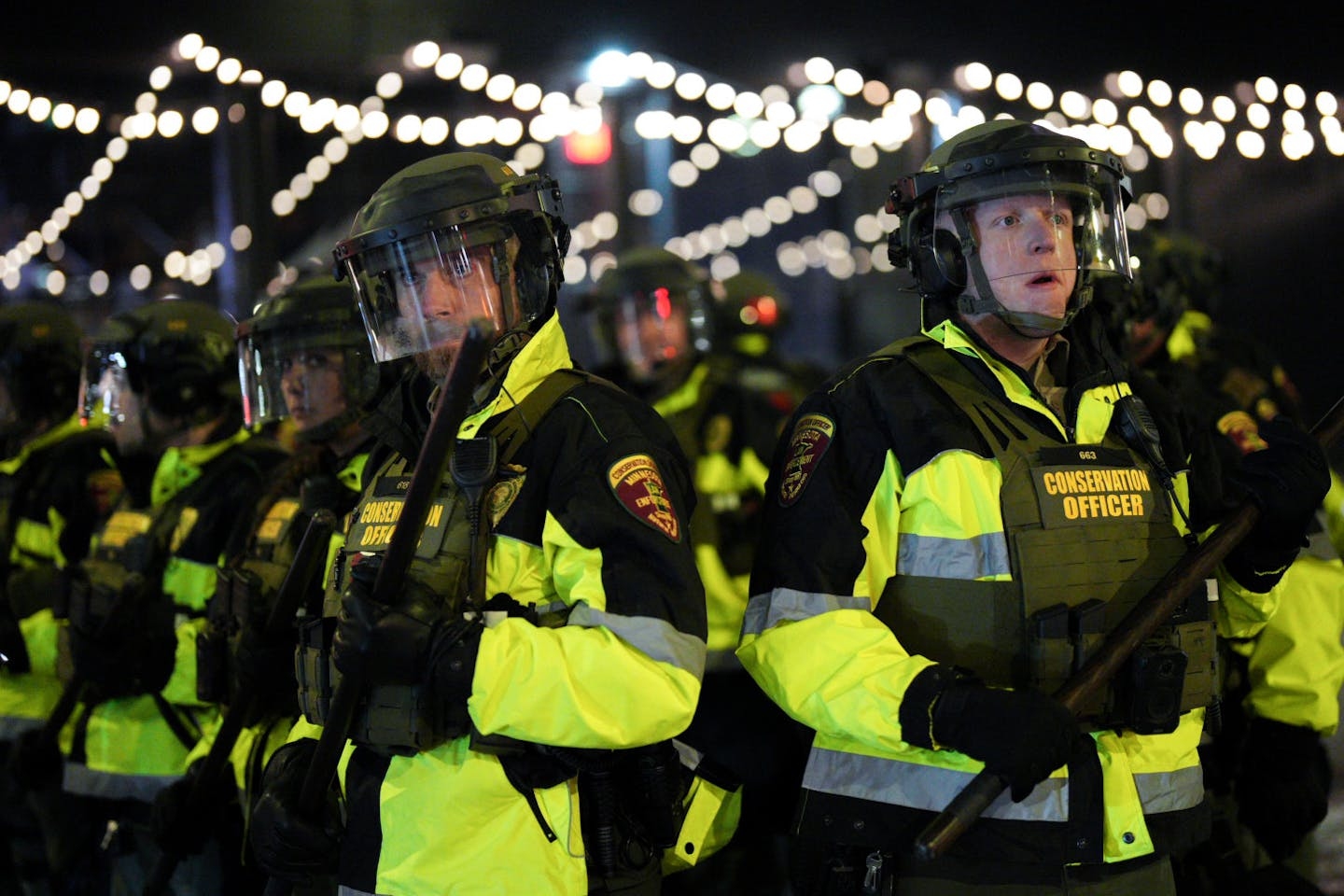 Protests turn tense in downtown Minneapolis as ICE operation continues ...