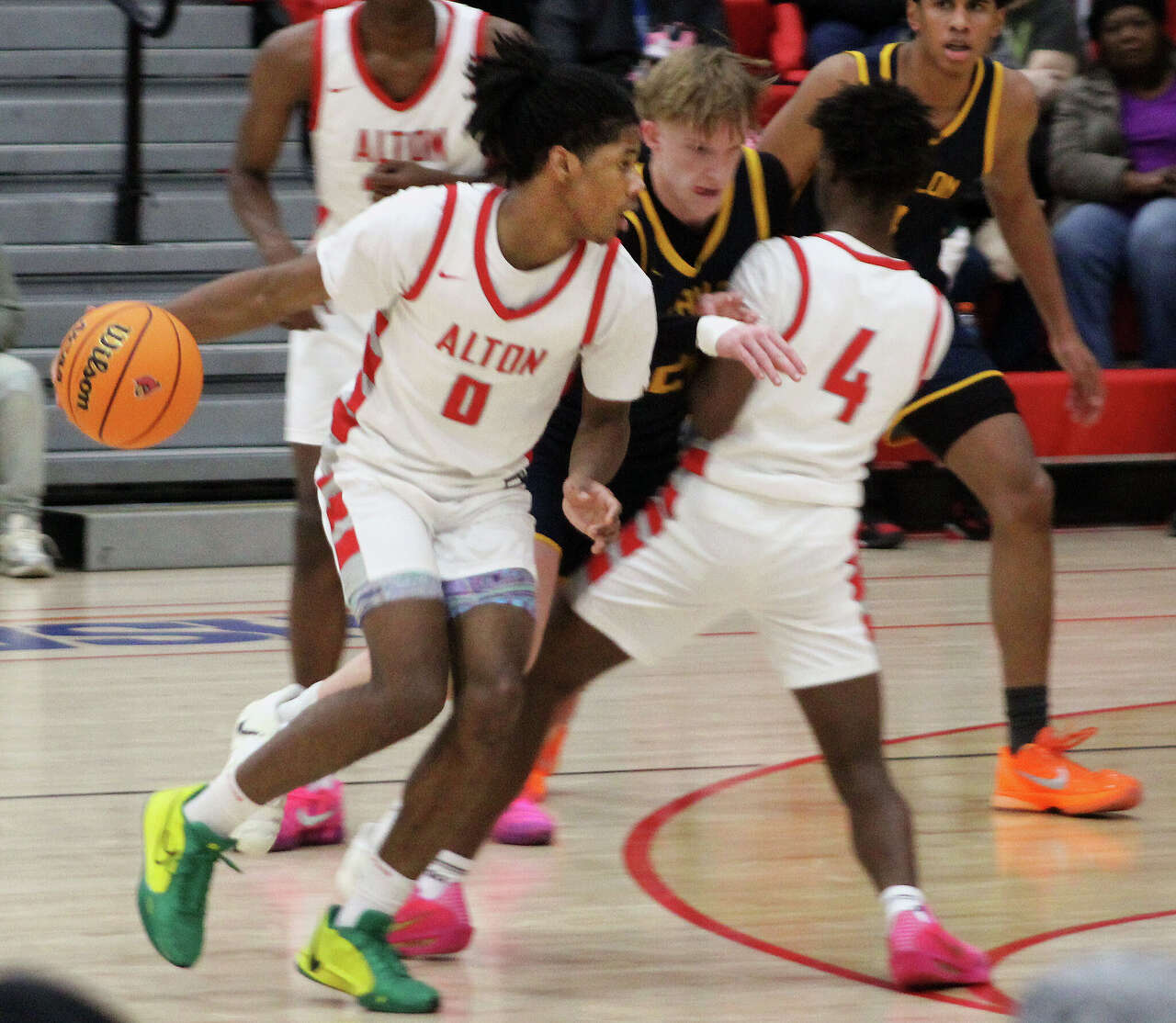 Semaj Stampley’s fourth-quarter surge lifts Alton past O’Fallon, 70-64