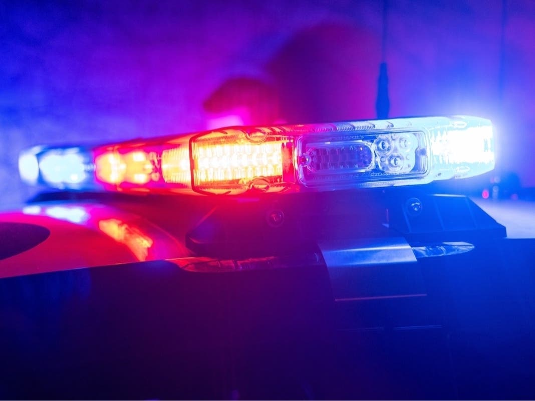 1 dead, 1 hurt in high-speed crash on I-75 in Oakland County: Police