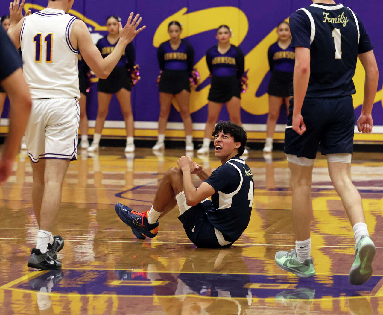 Alexander rains 13 threes on LBJ
