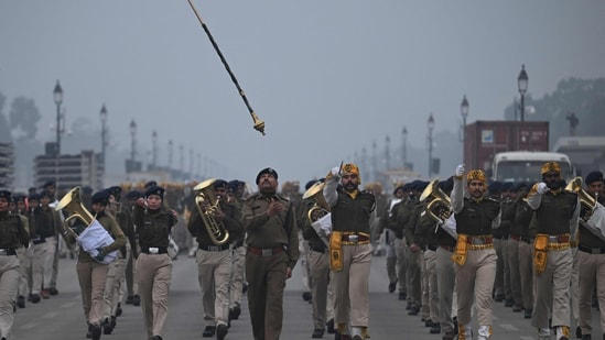 Cold, toxic smog fails to deter Republic Day parade participants ...