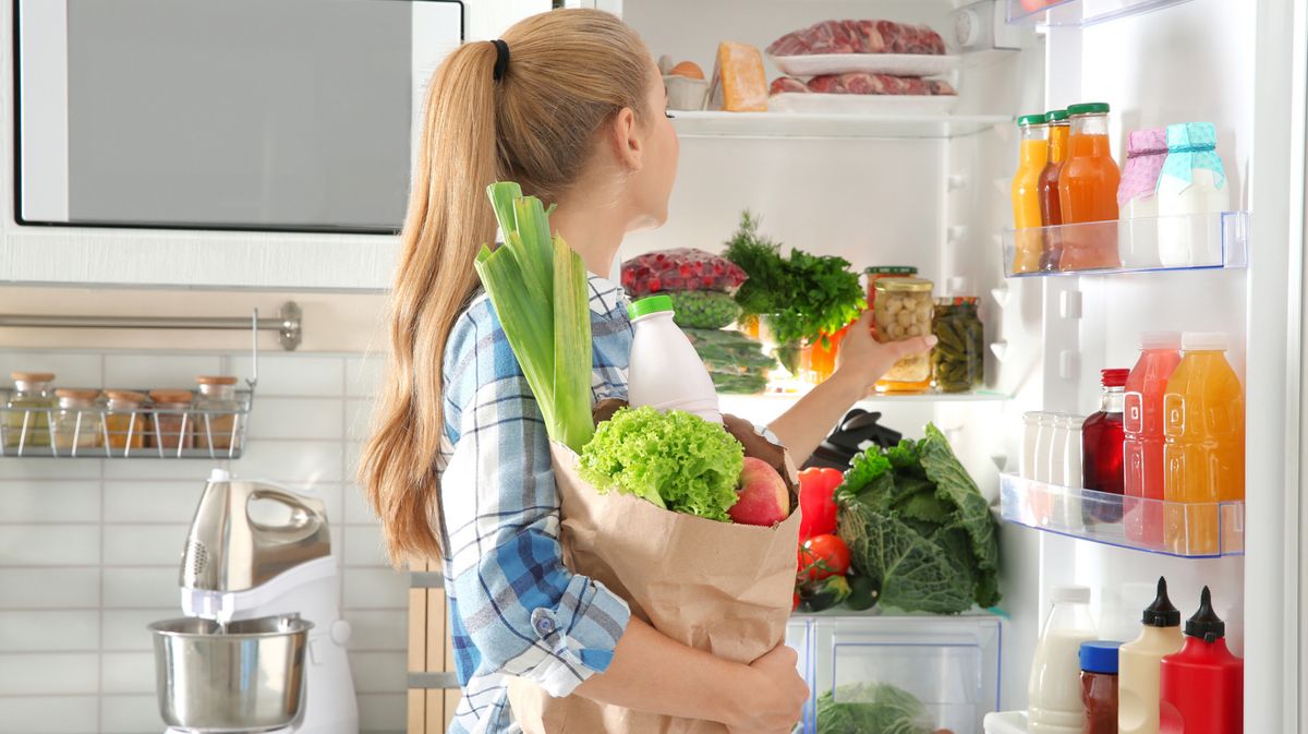 Kühlschrank: Dahin kommen Milch & Joghurt (die meisten machen es falsch)