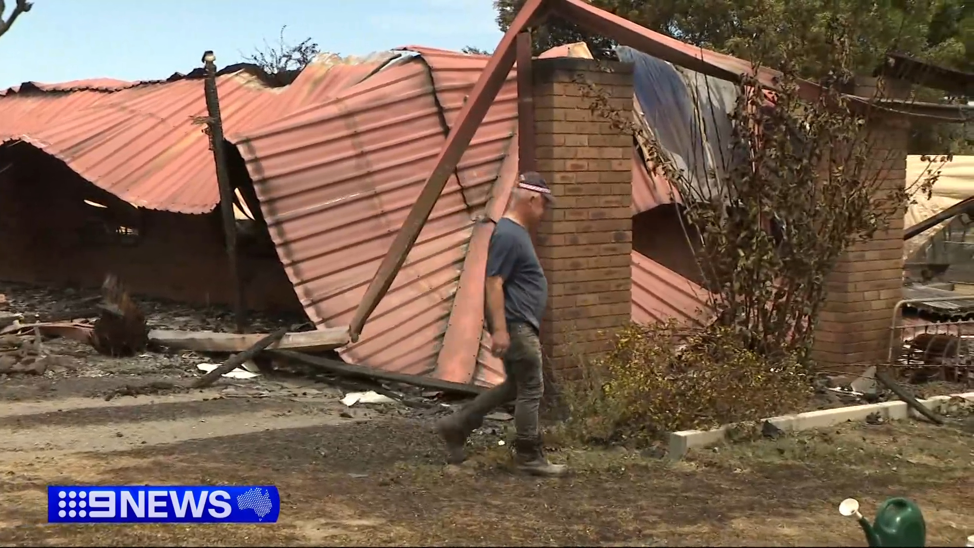 'It was too late': Firefighter loses home while defending neighbouring ...