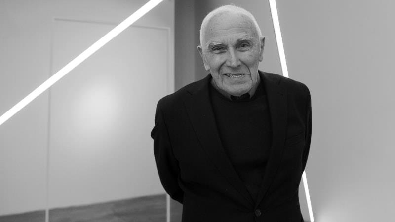 Zemřel sochař Václav Cigler. Podle jeho návrhů vznikly interiéry stanic ...
