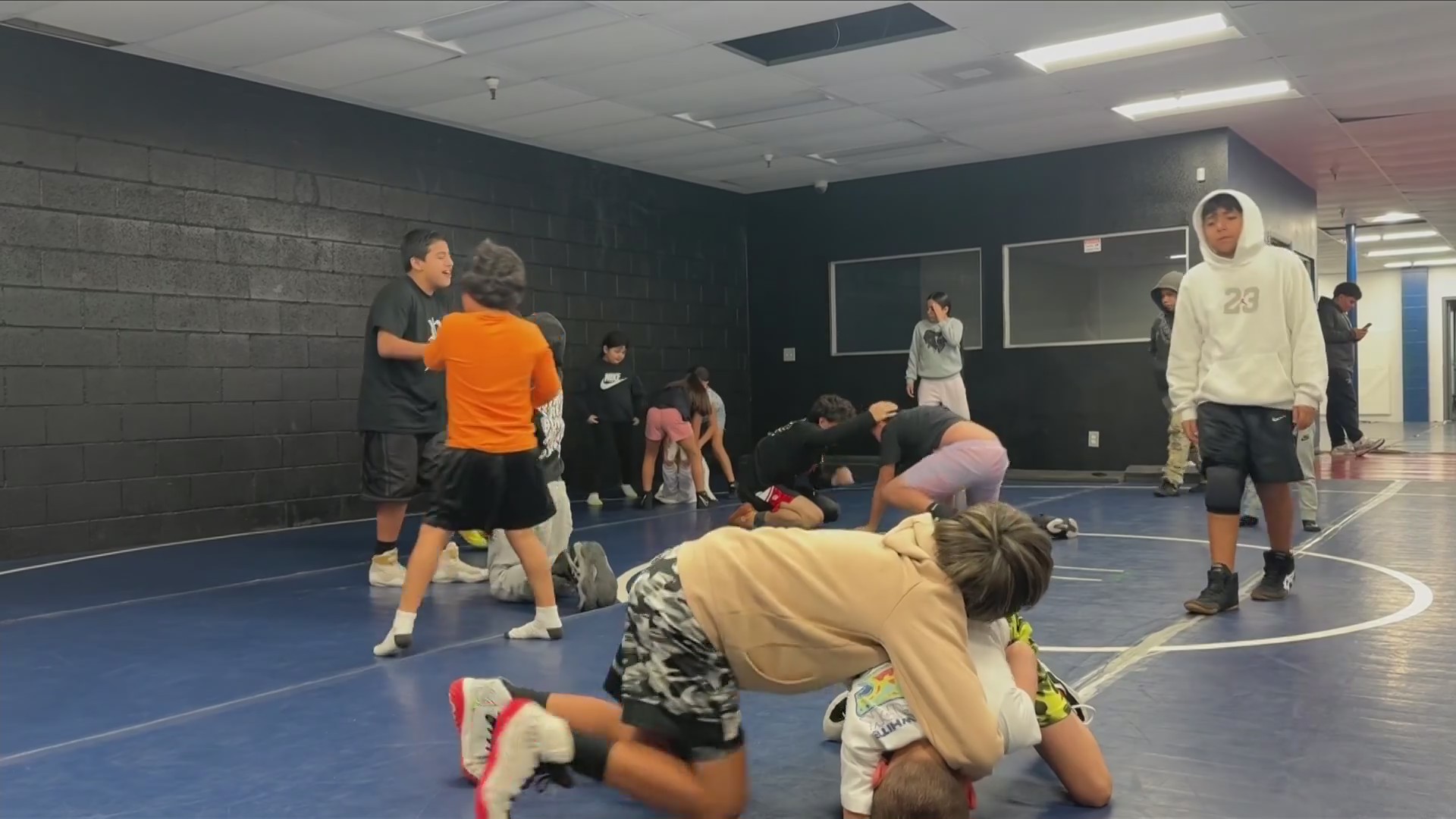 Fresno wrestling club raising money for new mats after being taken