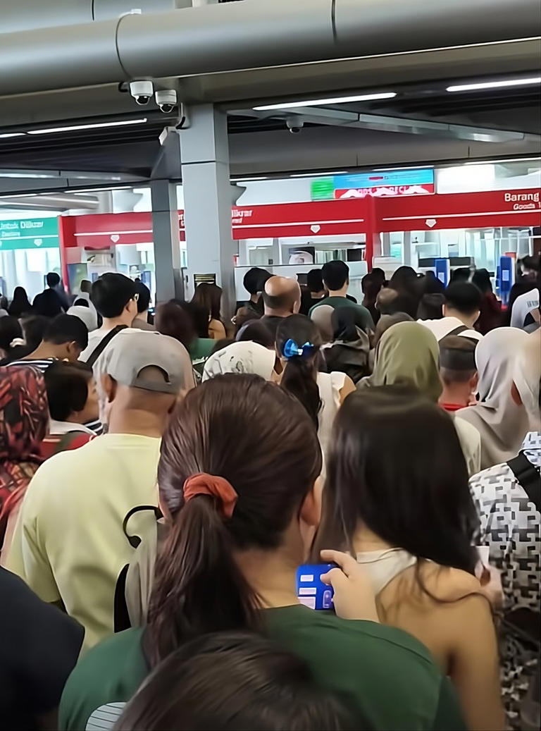 System failure at Malaysia-Singapore border strands thousands of travellers