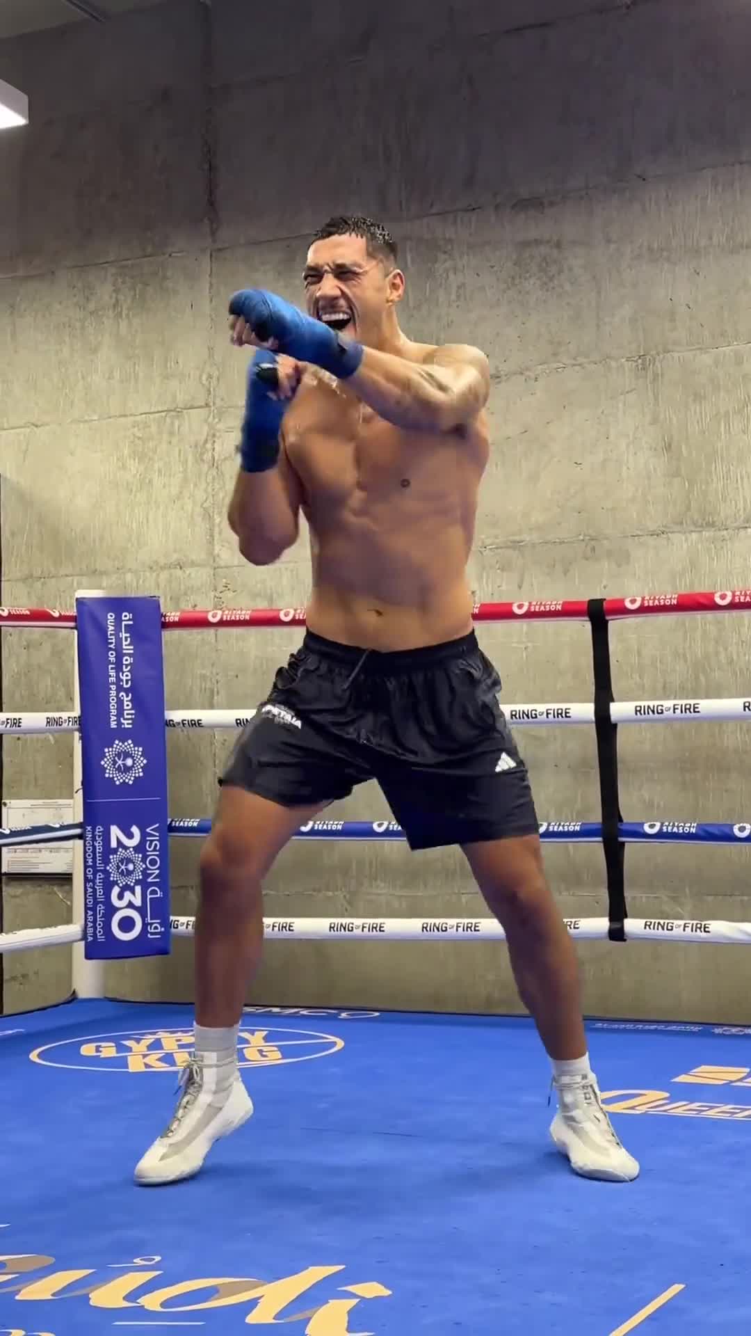 Jai Opetaia pushing through the pain 😤