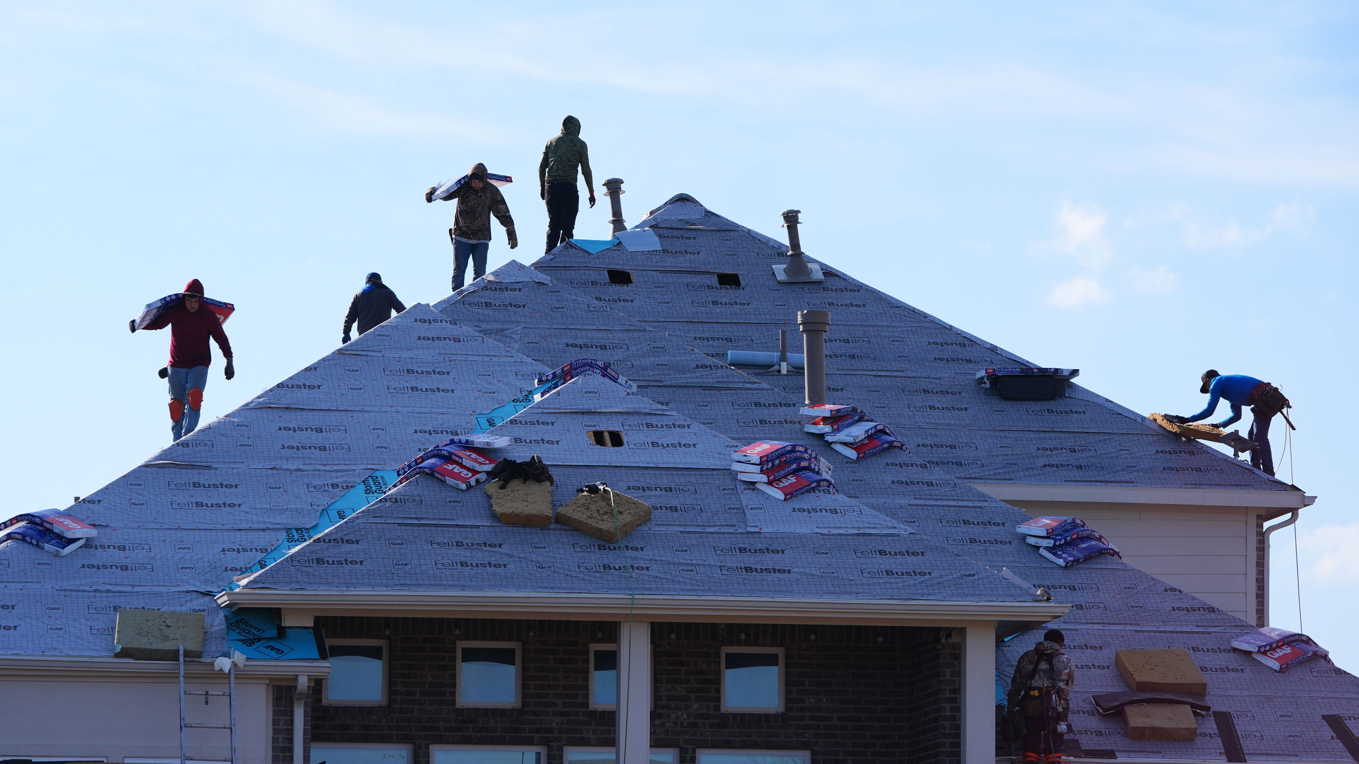 Roofing scam in Redmond costs victim nearly $300K