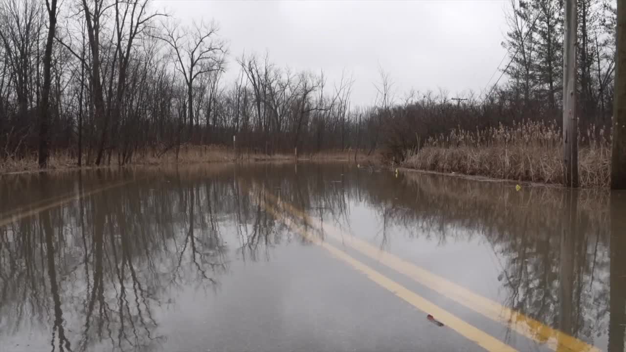 'No one's going to be getting out of here': Flooding leaves neighbors ...