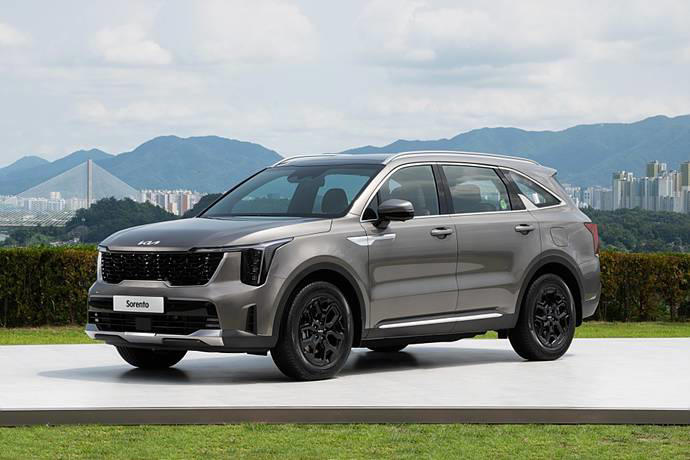 Kia just shattered its all-time sales record—and it’s not slowing down ...