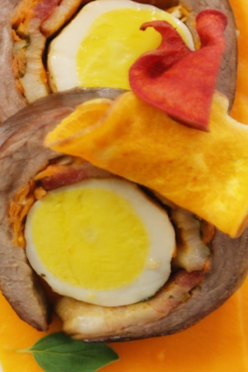 Matambre relleno, un clásico bife argentino relleno