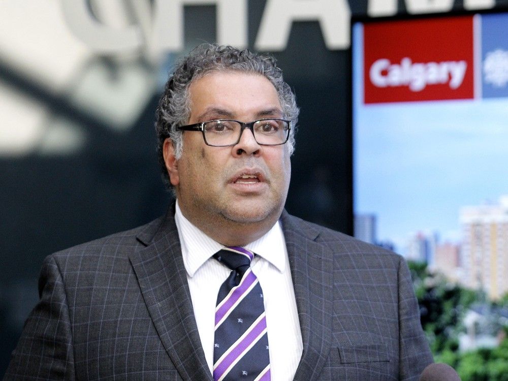 Bell: Nenshi gets heat from Smith on water fiasco, throws city suits ...