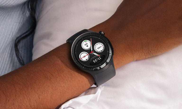 Moto Watch can go nearly two weeks and brings Polar’s pro-tier fitness ...