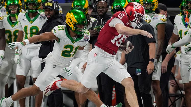 Indiana takes advantage of Oregon miscue to extend lead to 21-7 in 2Q ...