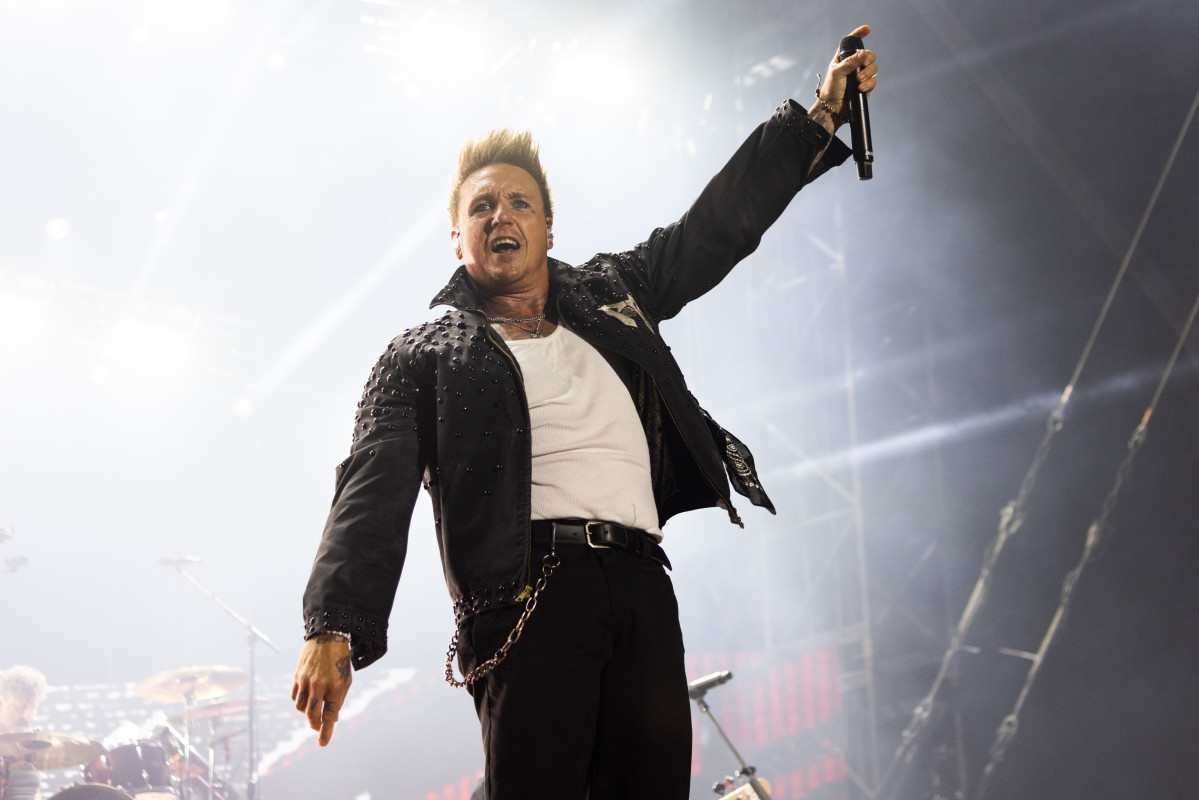 '90s rock band reacts to music awards announcement